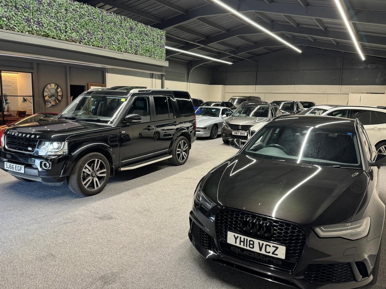 Used LAND ROVER DISCOVERY 4 2016 Black in Preston, Lancashire | Carbahn